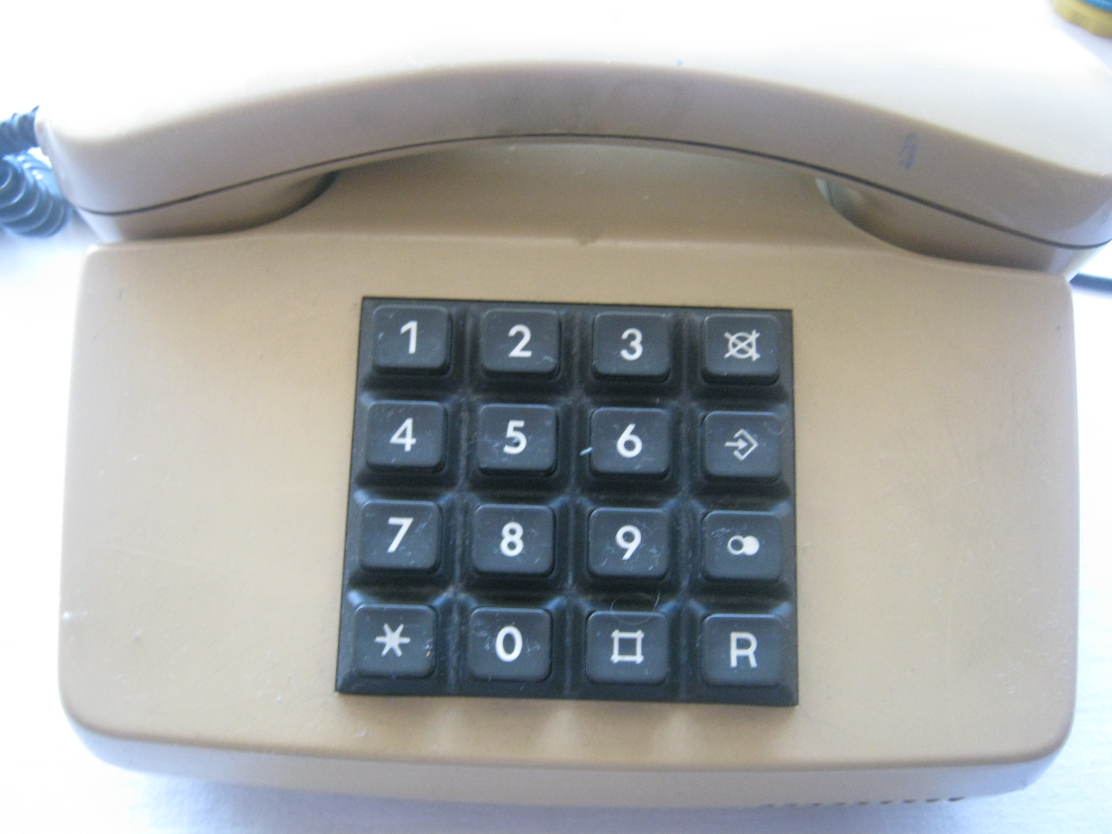 Moldovenii renunță la telefonul fix: În acest an s-a înregistrat un ...