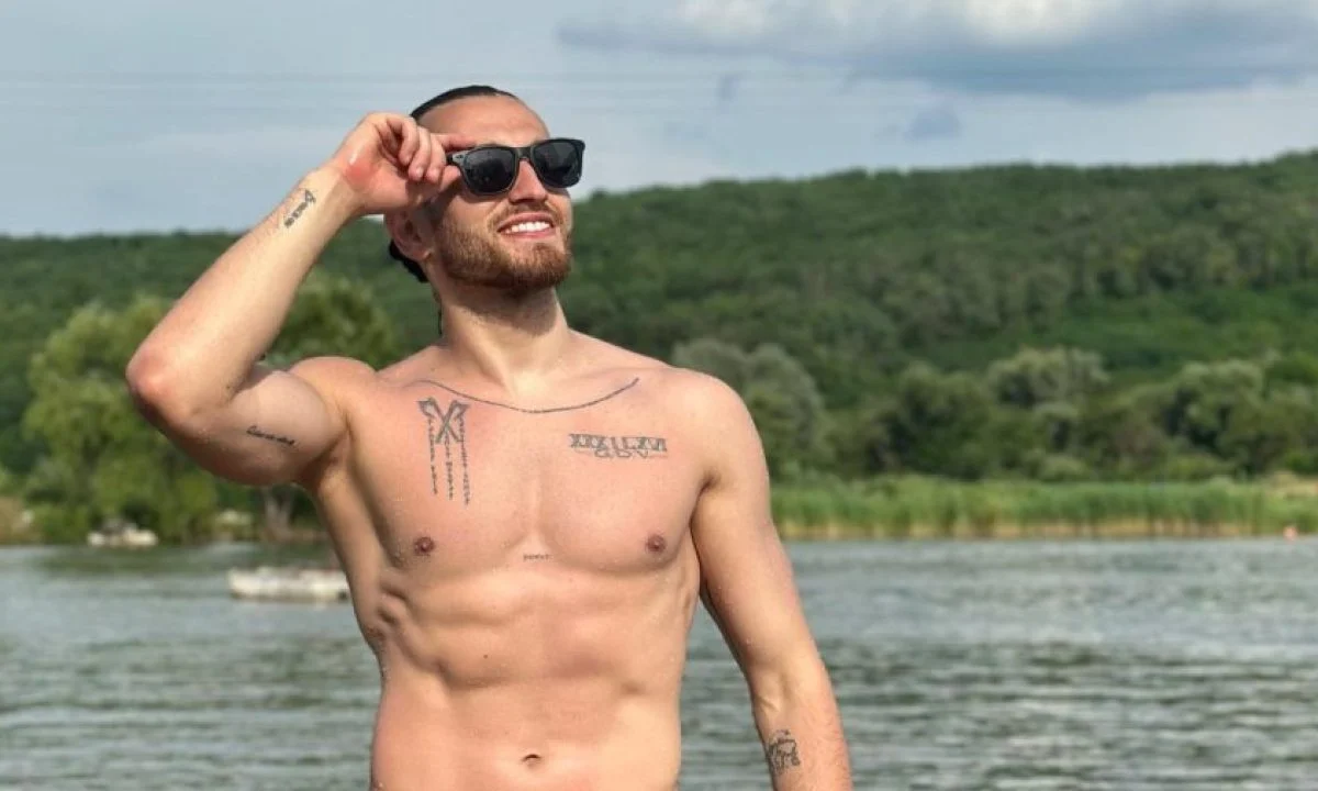 VIDEO 18+ // Un vlogger și TikToker care a filmat o adolescentă de 17 ani cu sânii goi și a ...