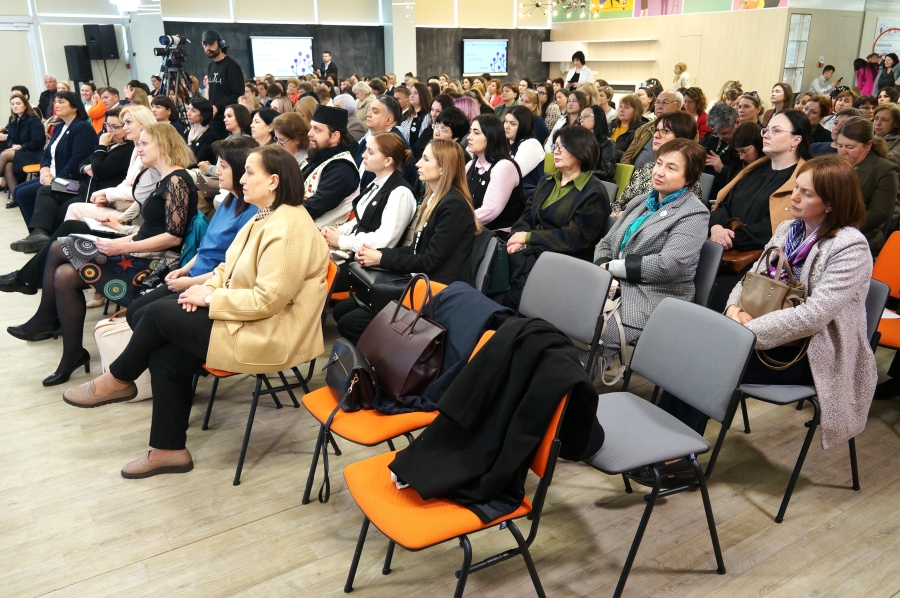 Ministerul Educației a lansat programul ”DigiProf” pentru formarea digitală a profesorilor ...