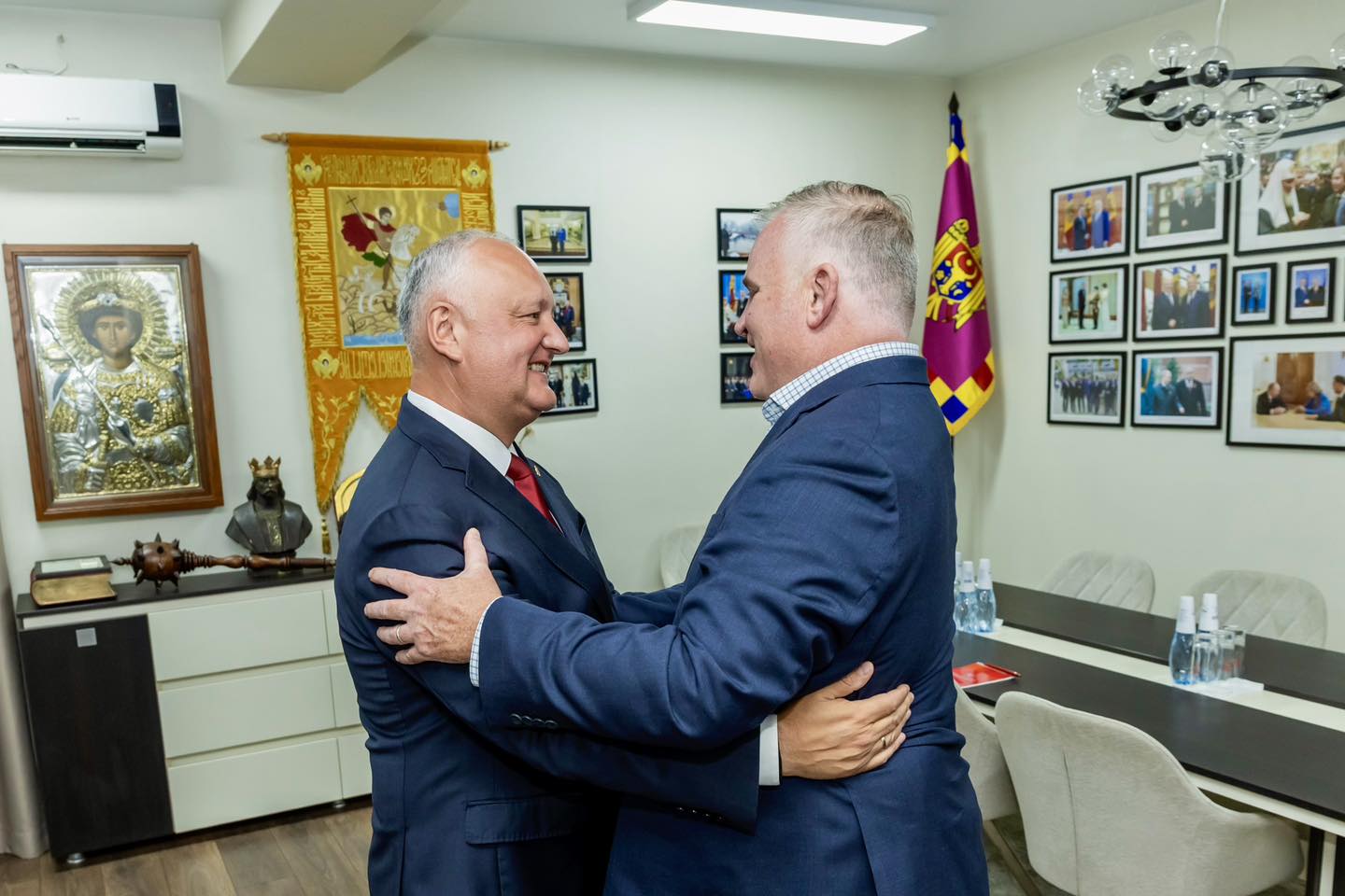 Igor Dodon s-a întâlnit cu Brian Brown la sediul PSRM: „Ne-am reafirmat ...