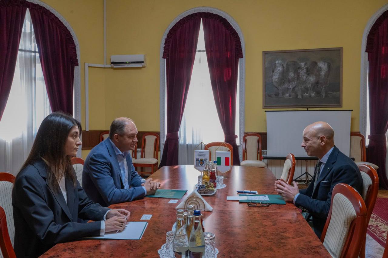 Ion Ceban s-a întâlnit cu ambasadorul Italiei la Chișinău, Giuseppe ...